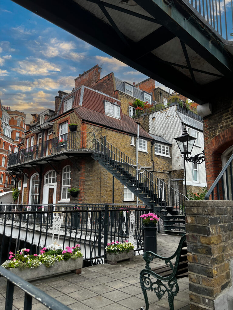 Walking Tour of Kensington