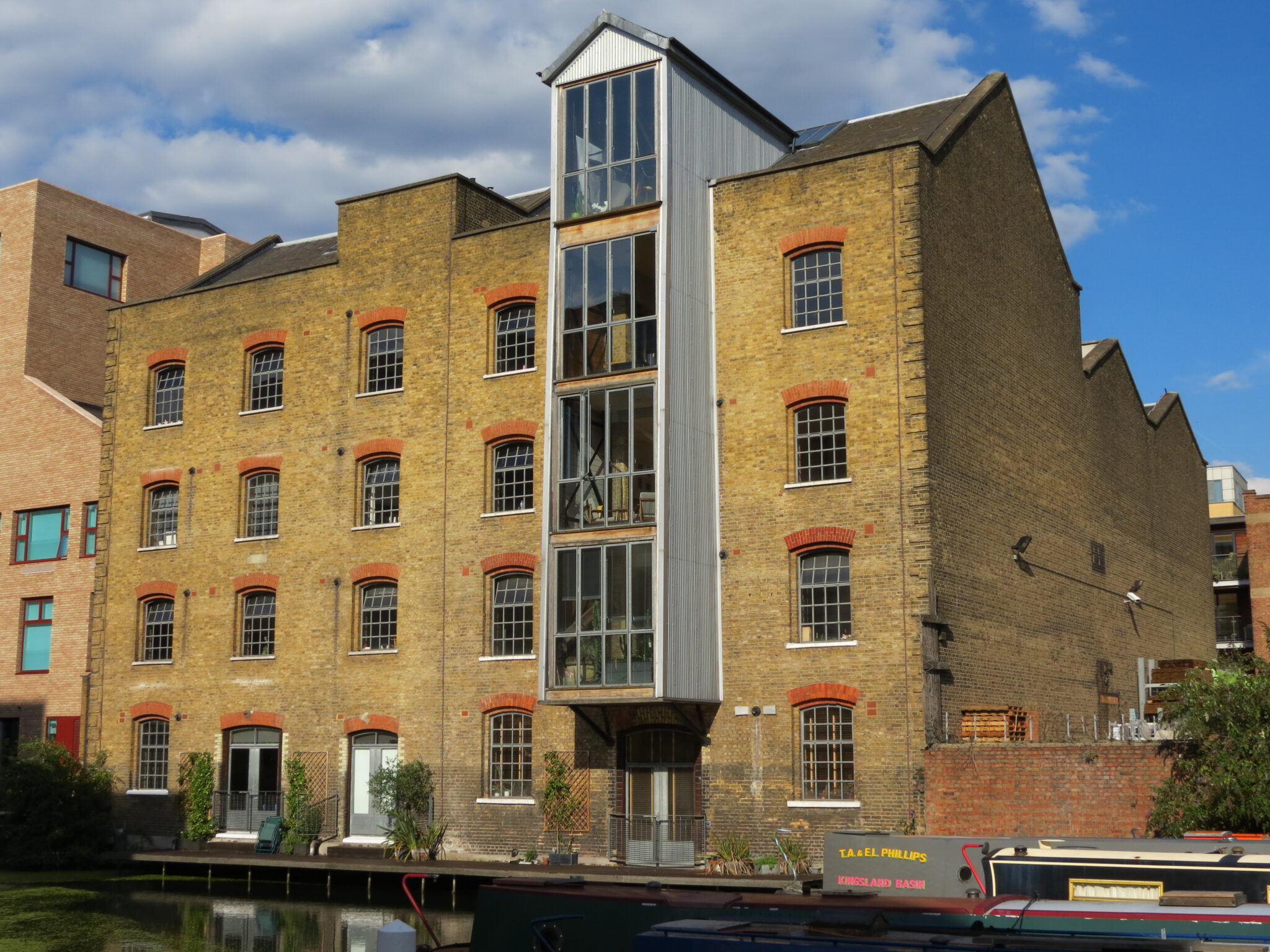 The Regent's Canal – Islington to Kingsland Road - London Walks
