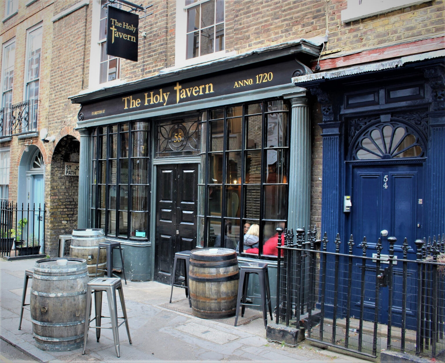 The Clerkenwell Pub Walk - Monks, Malt and Mayhem - London Walks
