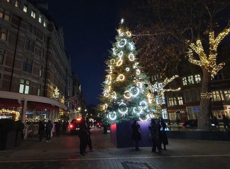 The Christmas Tree(s) Walk - London Walks