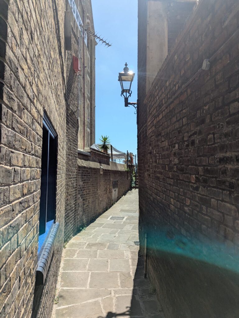 The Wapping Pub Walk - London Walks