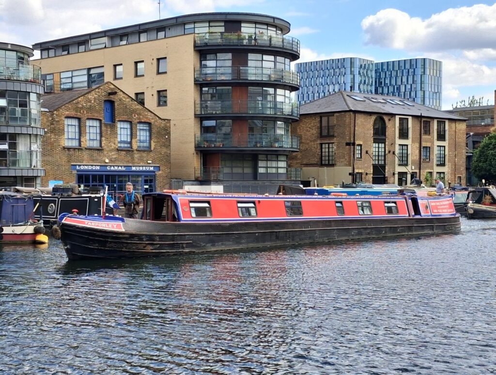 The Regent's Canal: King's Cross to Canal Museum Circular Tour ...